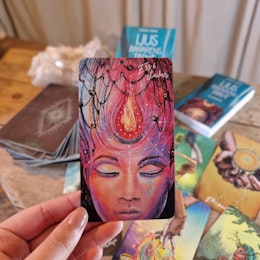 Ljusb rarens Tarot SystrarnaTarot